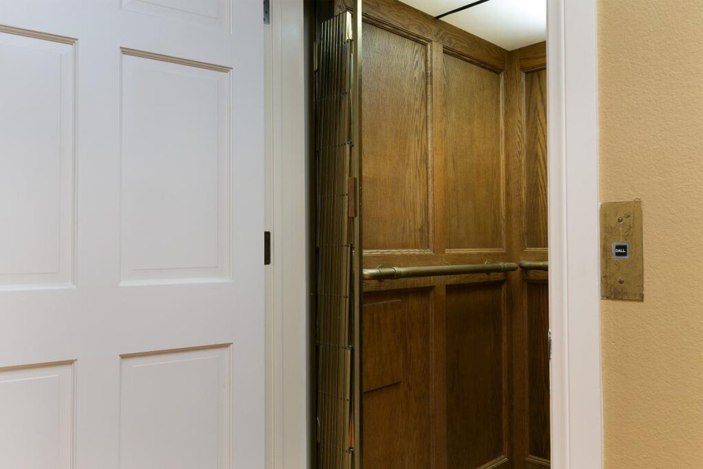 Featured - CORTE WRIGHT